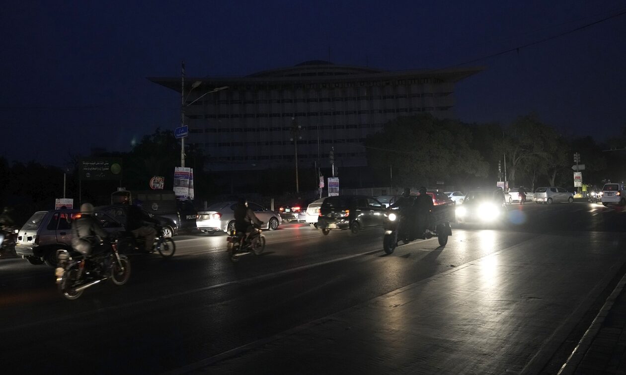 Πακιστάν: Στο σκοτάδι βυθίστηκε επί ώρες μεγάλο μέρος της χώρας ...