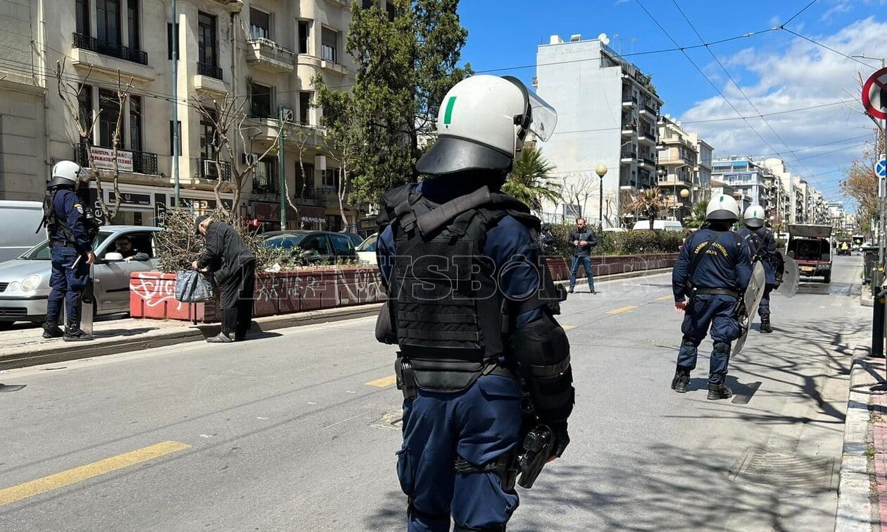 ΑΣΟΕΕ: Συνελήφθη ο αστυνομικός που πυροβόλησε στον αέρα – Βίντεο ...